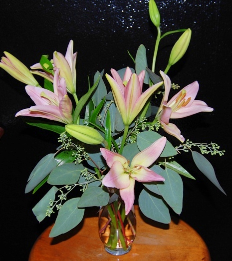 Petite Lily Vase :: The Flower Shop